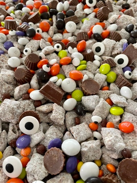 Halloween Muddy Buddy Snack Mix | The Butcher's Wife